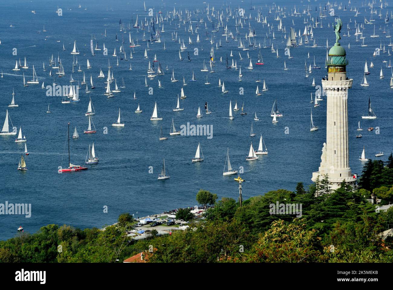 Triest, Italien. 9.. Oktober 2022. Barcolana Nummer 54. 1614 Segelboote ...