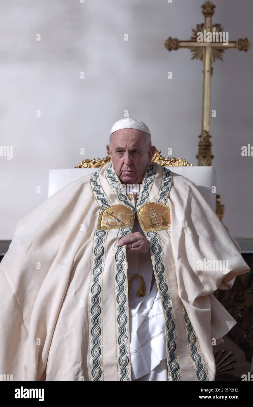 Vatikanstadt, Vatikan, 9. oktober 2022. Papst Franziskus feiert eine ...