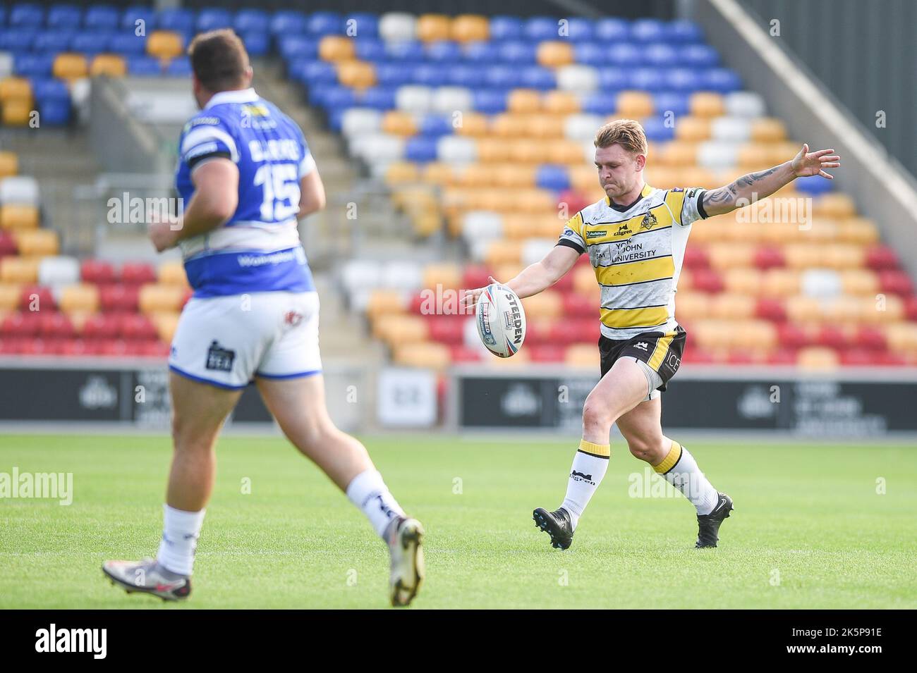 York, England -11.. September 2022 - Liam Harris von York Knights tritt ...