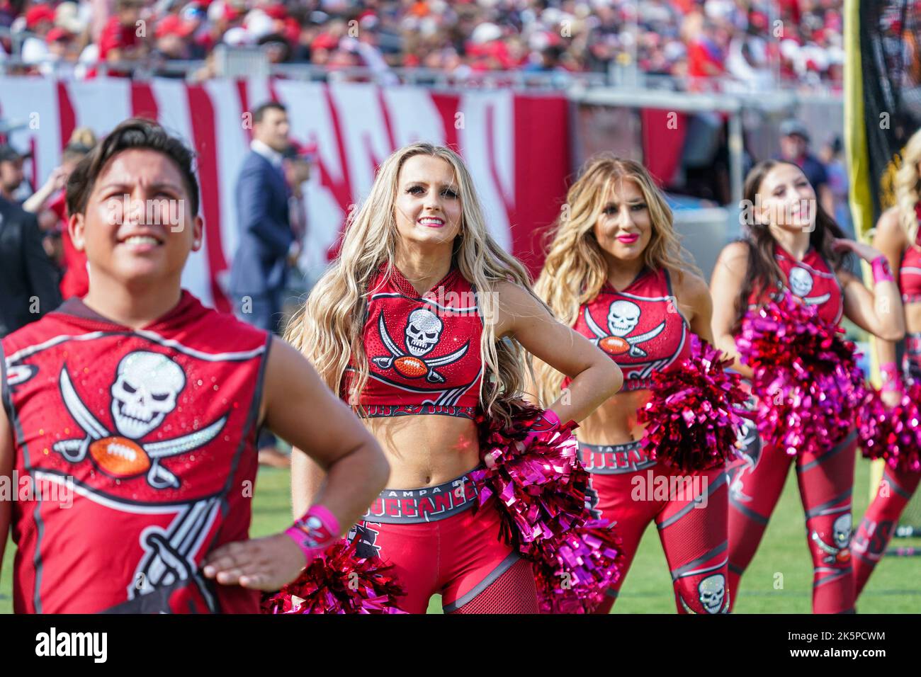 Tampa bay buccaneers cheerleaders -Fotos und -Bildmaterial in hoher ...