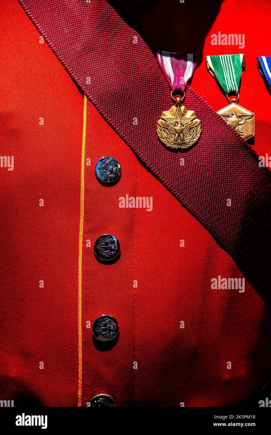 Rote uniform -Fotos und -Bildmaterial in hoher Auflösung – Alamy