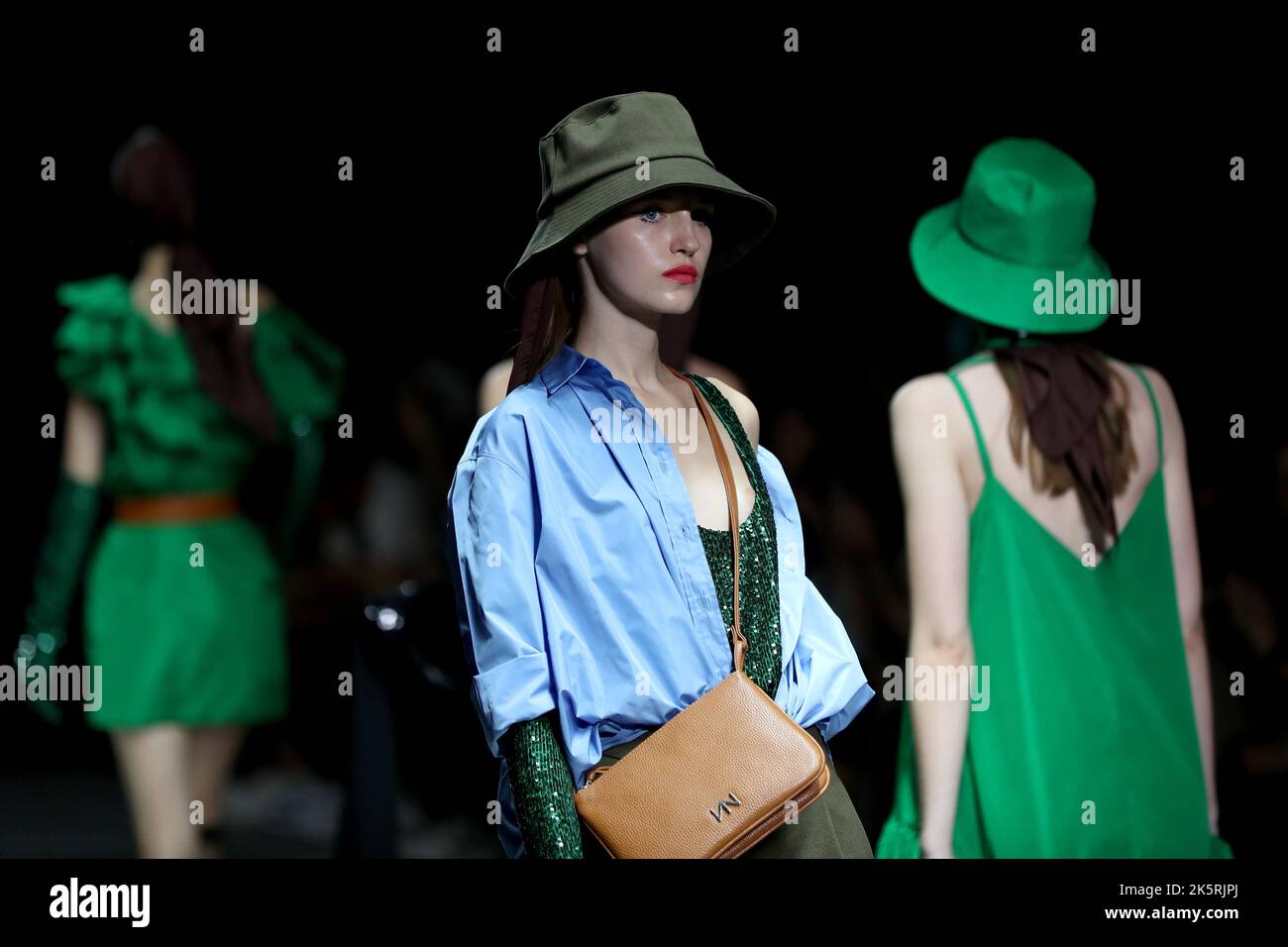 Lissabon, Portugal. 9. Oktober 2022. Models präsentieren eine Kreation ...