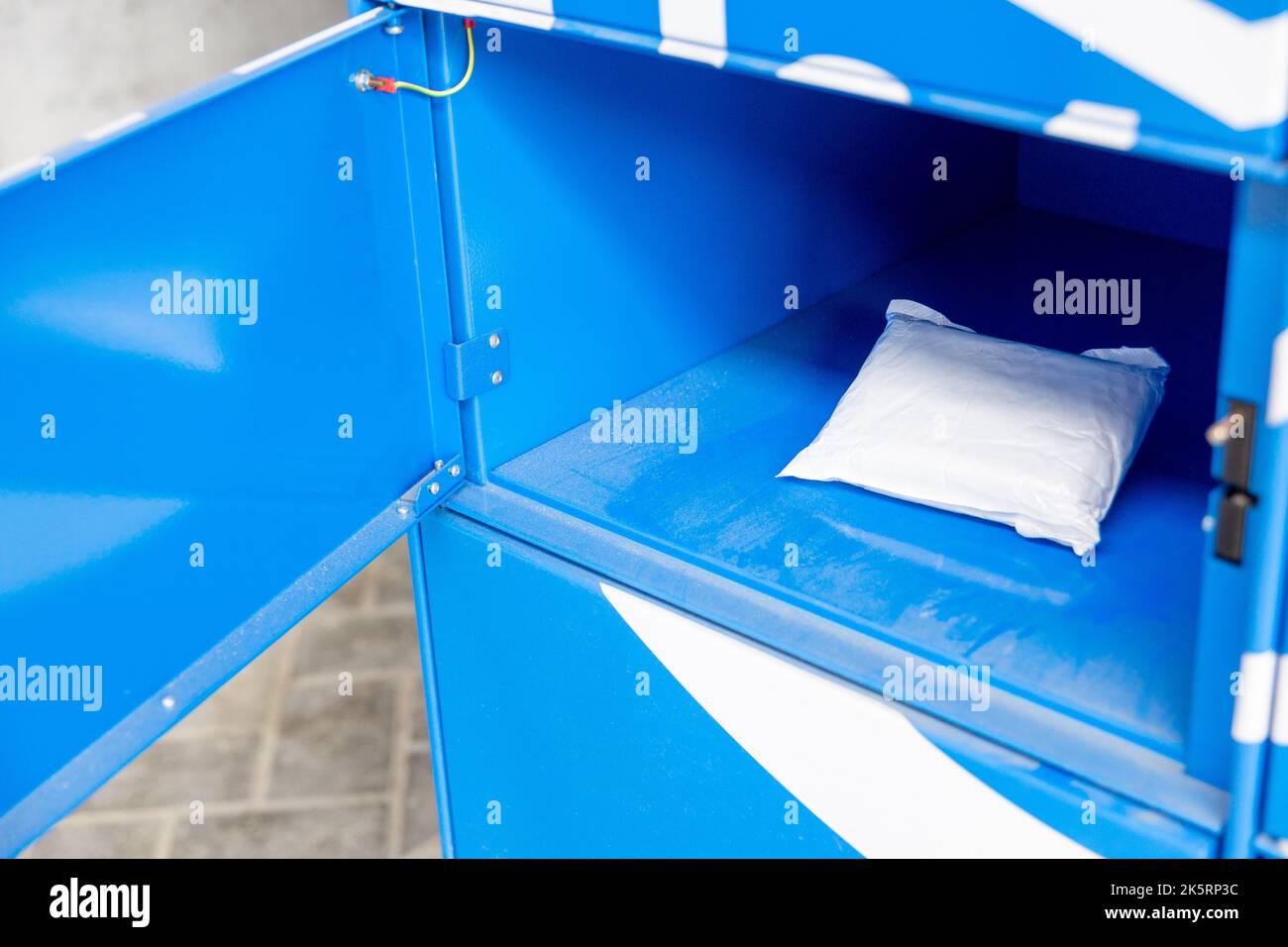 Paketstation posten -Fotos und -Bildmaterial in hoher Auflösung – Alamy