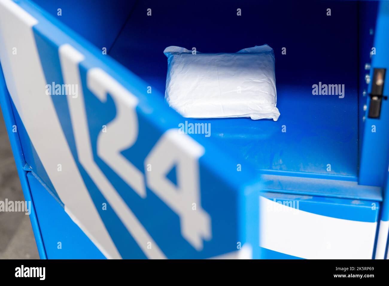 Paketstation posten -Fotos und -Bildmaterial in hoher Auflösung – Alamy