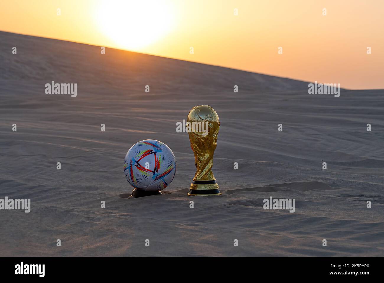 FIFA Football Worldcup Trophy Replica und Adidas Offizielle FIFA ...