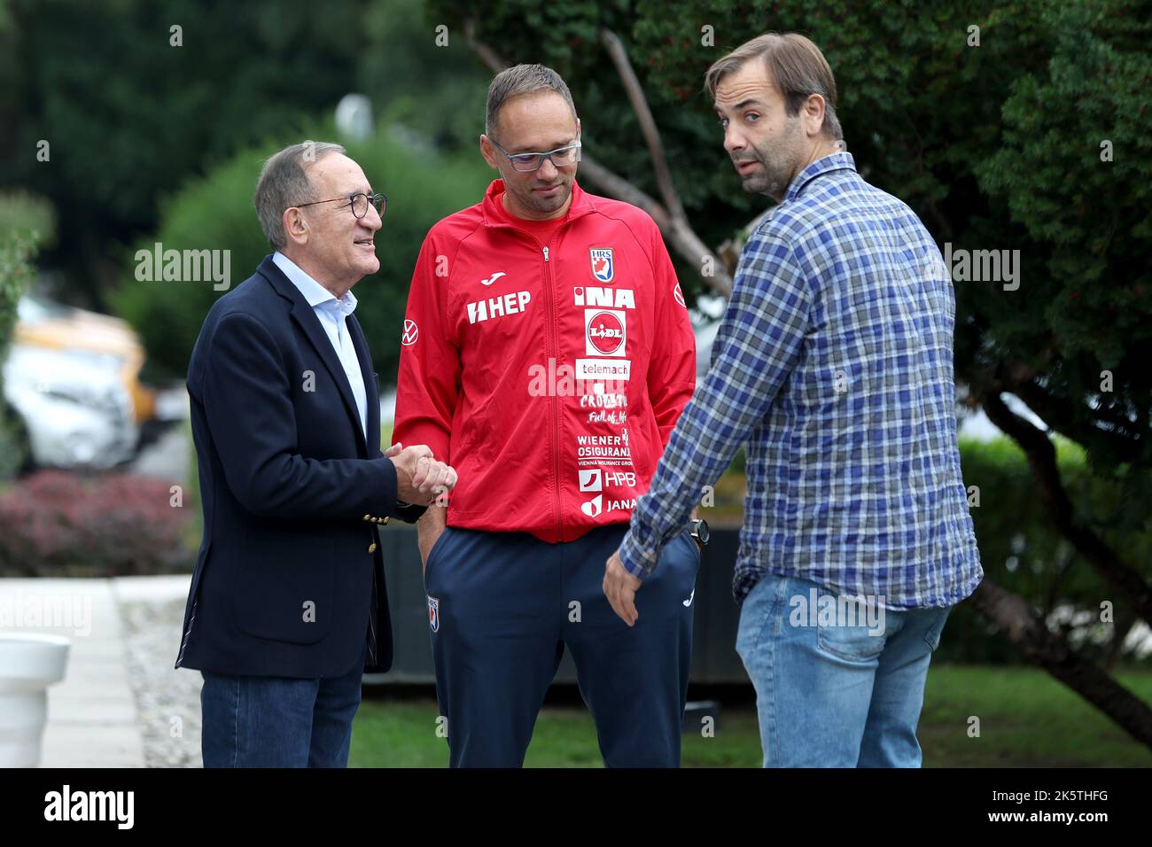 Der ehemalige kroatische Handballtrainer Lino Cervar, Der Trainer der ...