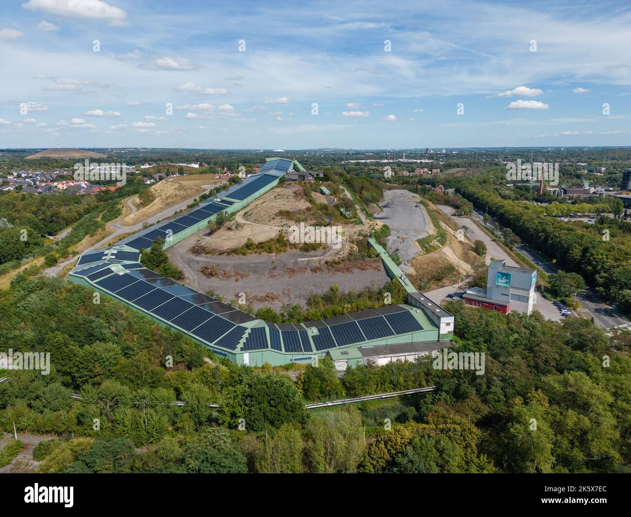 Indoor skiing slope -Fotos und -Bildmaterial in hoher Auflösung – Alamy