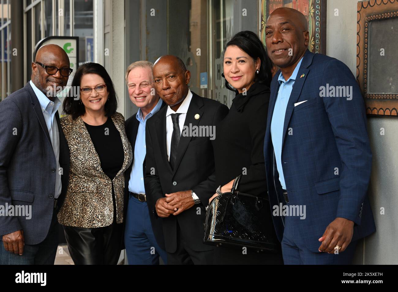 Bischof James Dixon, Janis Burke, J. Kent Friedman, Bürgermeister ...