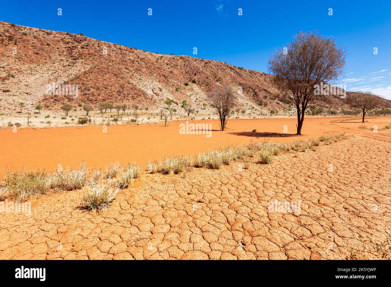 Panoramablick auf die Arookara Range mit getrocknetem Schlamm in der ...
