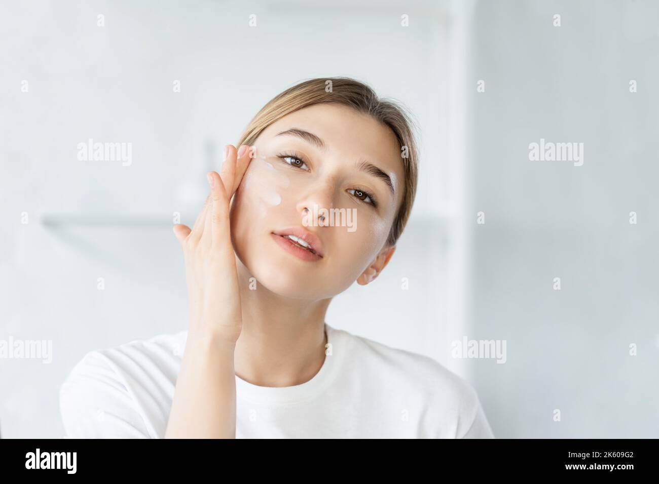 Beruhigende feuchtigkeit -Fotos und -Bildmaterial in hoher Auflösung – Alamy