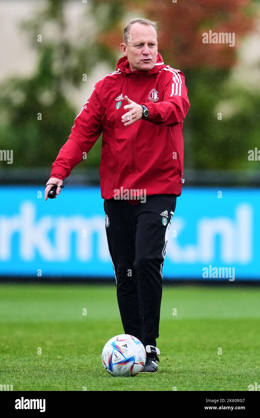 Rotterdam - 10/10/2022, Rotterdam - Cheftrainer Danny Mulder von ...
