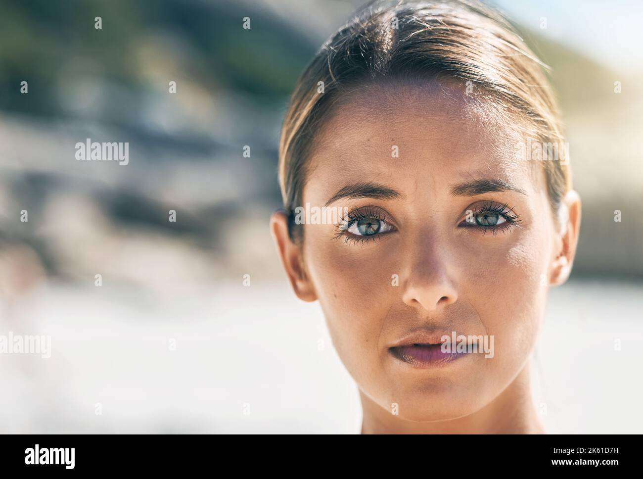 Junge ernste frau gesicht -Fotos und -Bildmaterial in hoher Auflösung - Seite 3 - Alamy