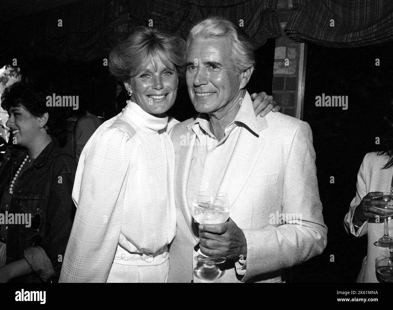 Linda Evans und John Forsythe beim All-Star Primtime Special Cocktail ...