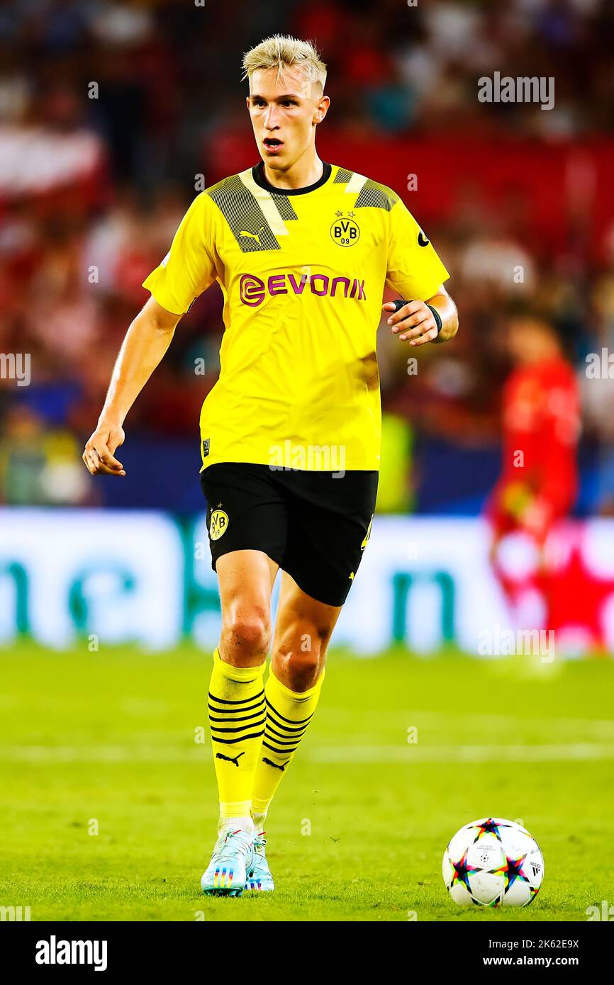 Nico schlotterbeck borussia dortmund -Fotos und -Bildmaterial in hoher Auflösung – Alamy