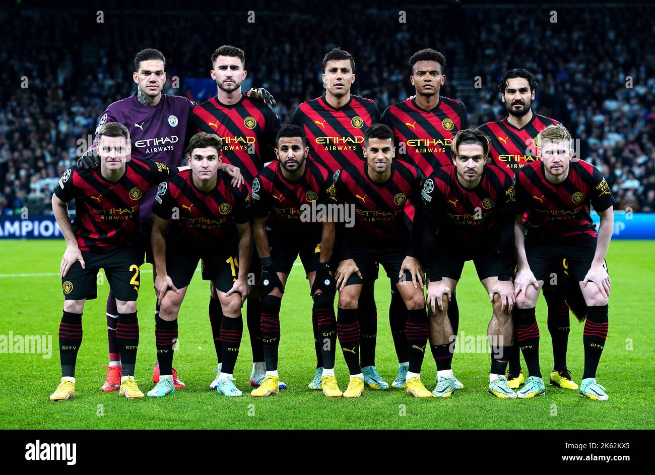 (Von links nach rechts, von vorne nach hinten) Manchester City Torwart ...