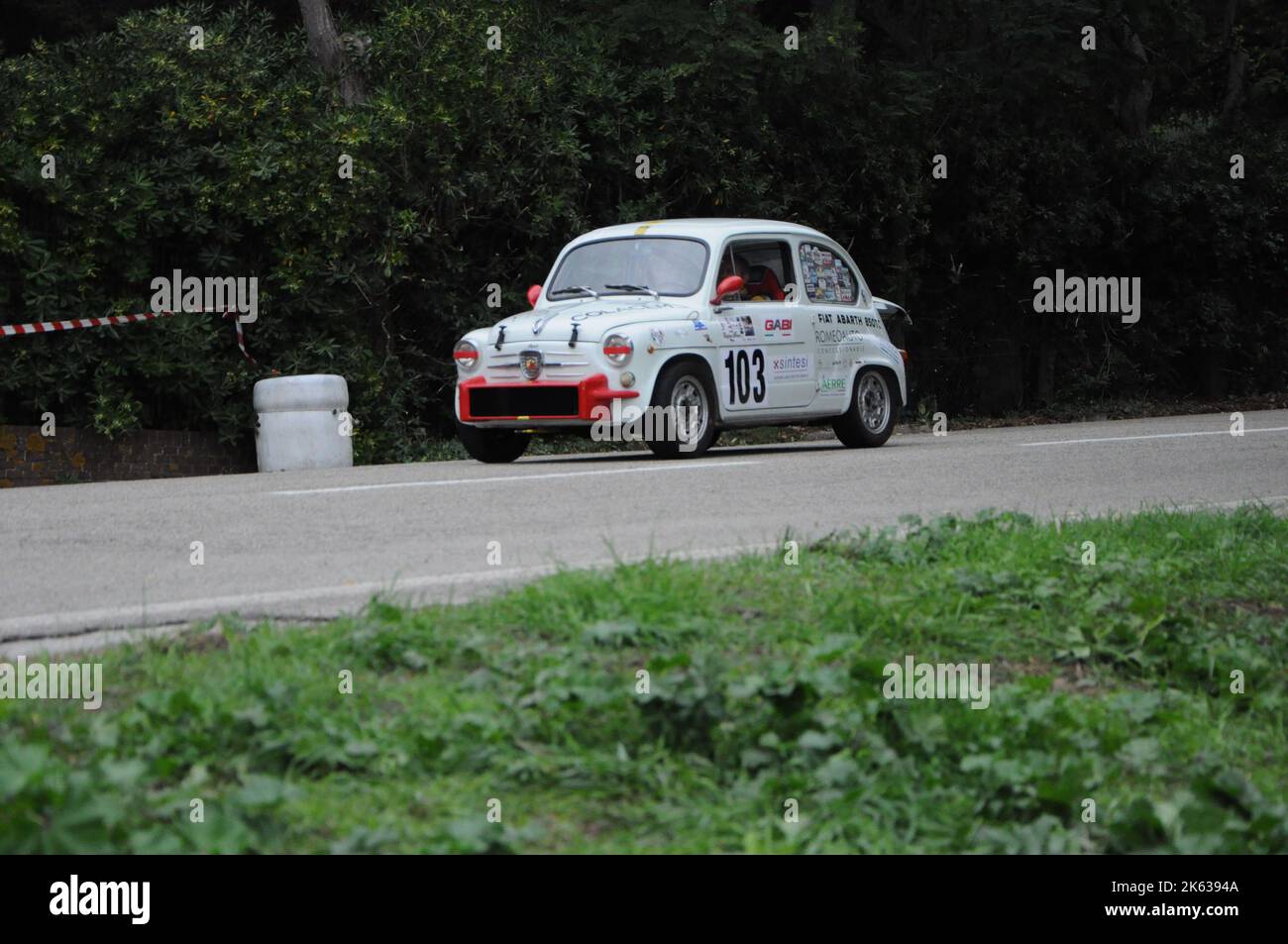 PESARO - ITALIEN - OTT 09 - 2022 : Rallye der Oldtimer fiat 600 ABARTH ...