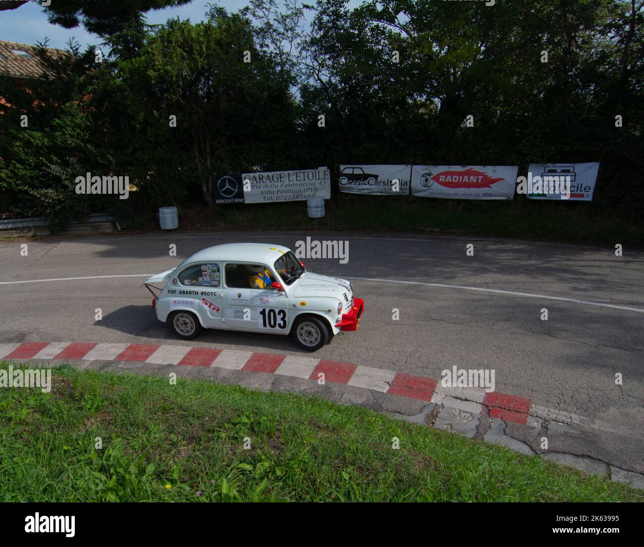 PESARO - ITALIEN - OTT 09 - 2022 : Rallye der Oldtimer fiat 600 ABARTH ...