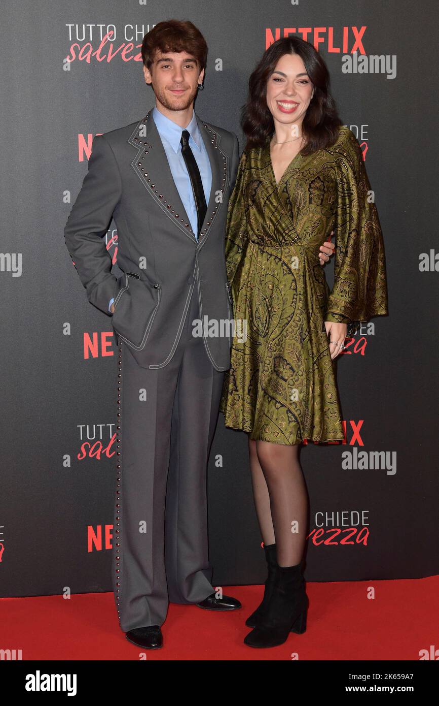 Federico Cesari (l) und Amanda Campana (r) besuchen den roten Teppich ...