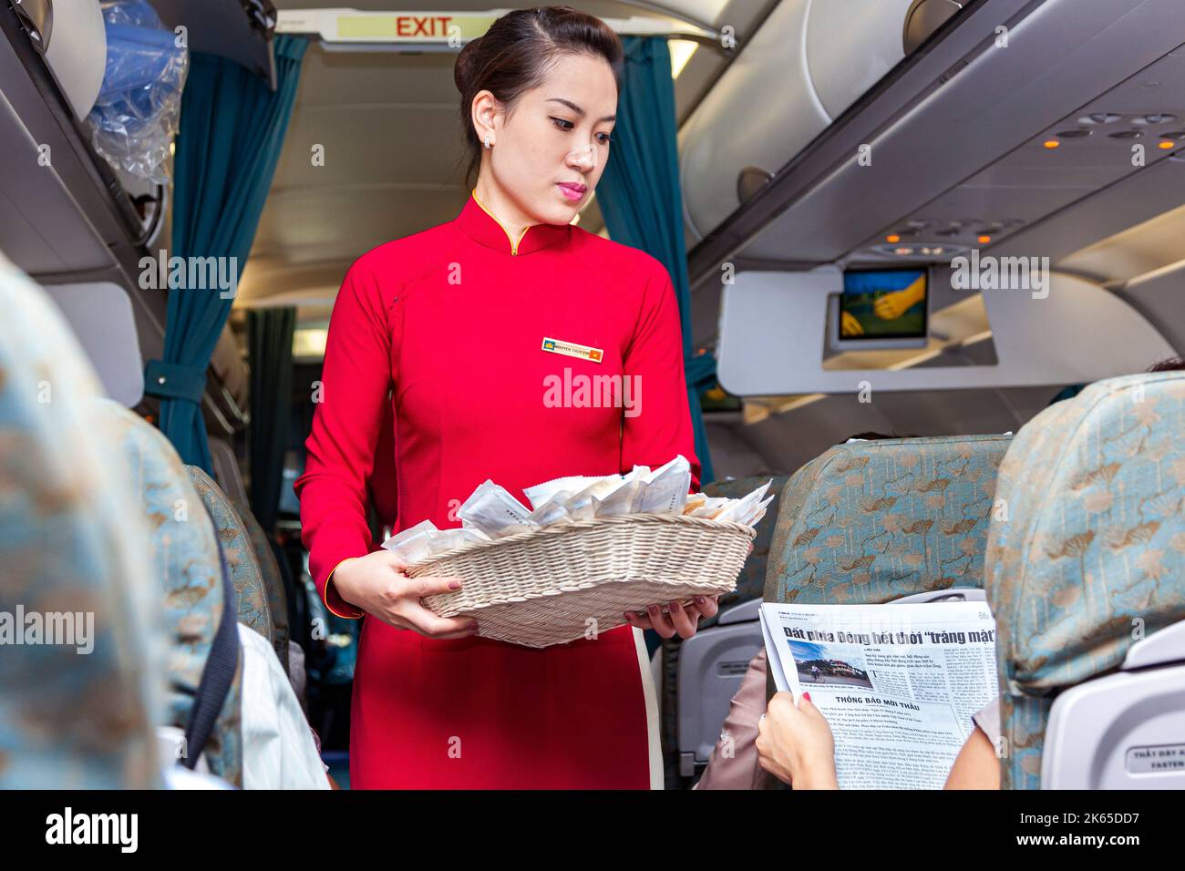 Ao dai uniform -Fotos und -Bildmaterial in hoher Auflösung – Alamy