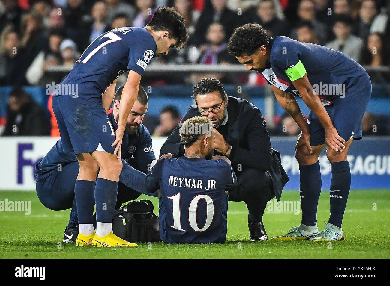 NEYMAR JR von PSG sieht niedergeschlagen aus, MARQUINHOS von PSG und ...