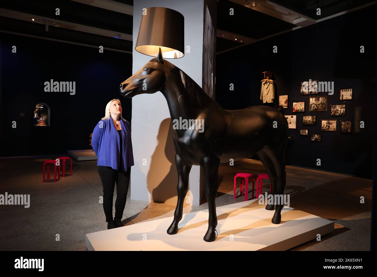 Ausstellung surrealismus und design -Fotos und -Bildmaterial in hoher ...