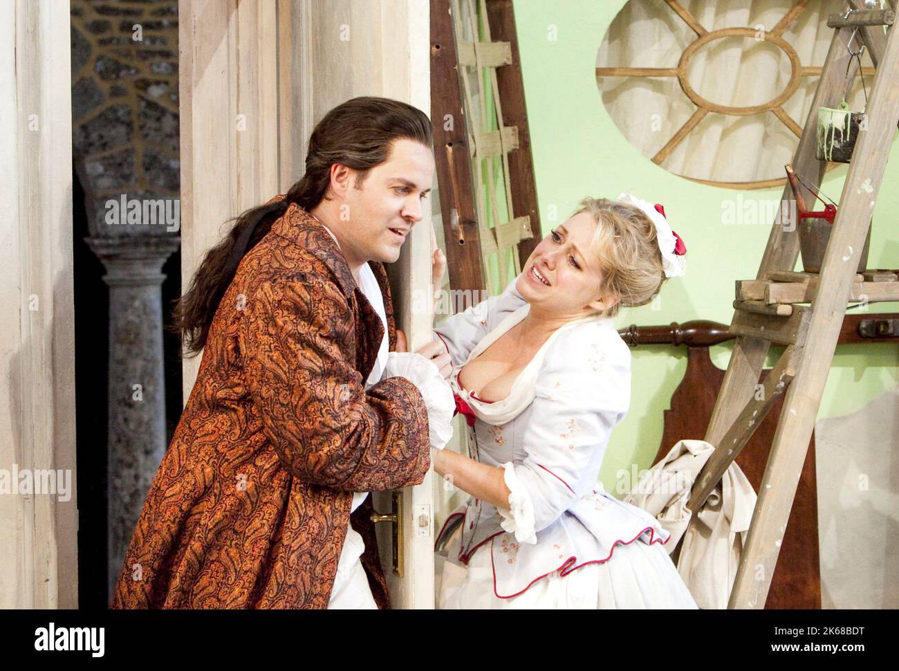 Grant Doyle (Count Almaviva), Sophie Bevan (Susanna) in LE NOZZE DI ...