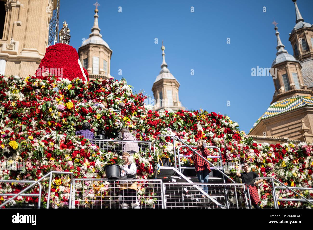 Die Blumengabe an die Virgen del Pilar ist die wichtigste und ...