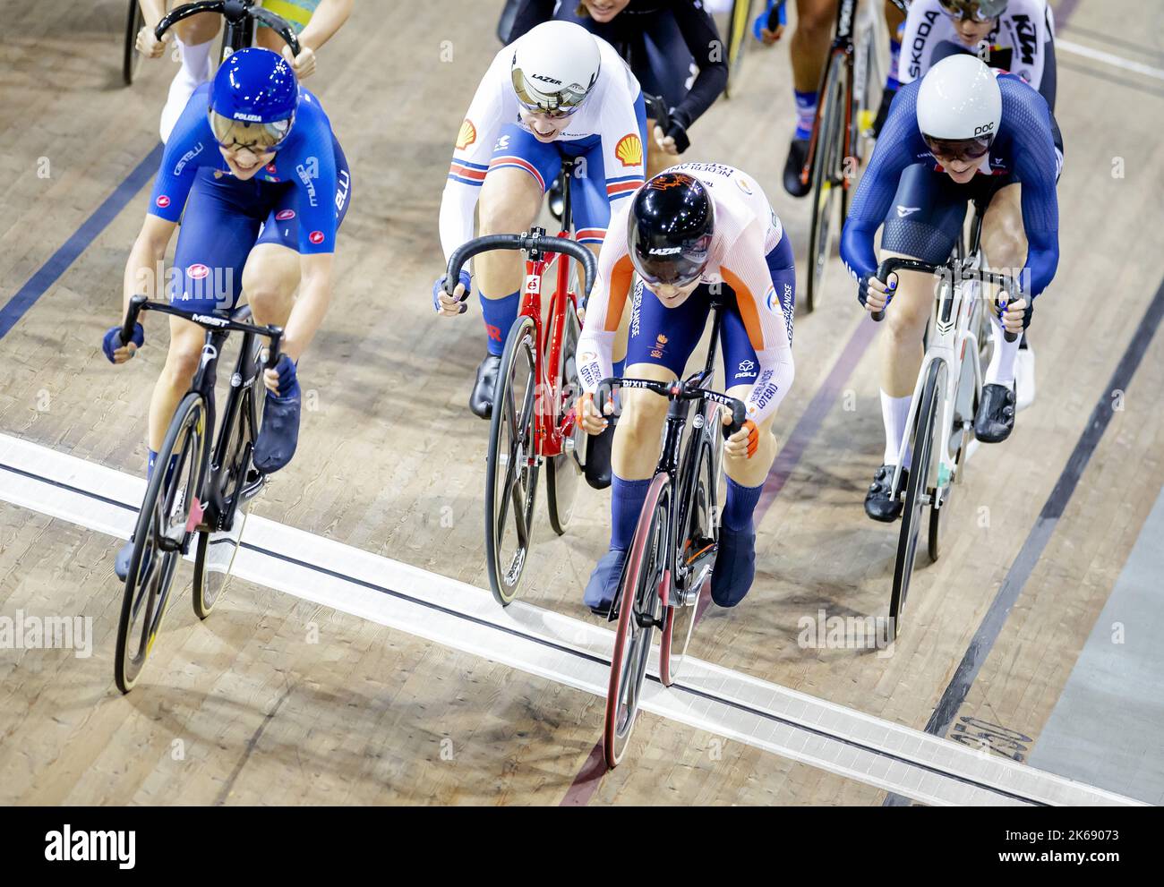 2022-10-12 20:32:22 SAINT-QUENTIN-EN-YVELINES - Maike van der Duin in ...