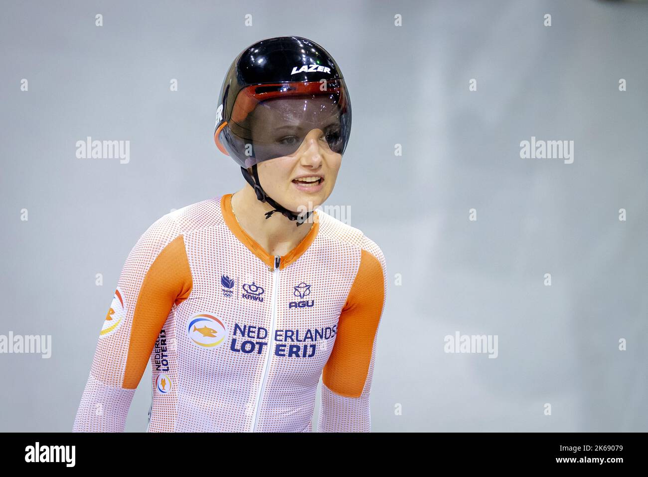 2022-10-12 20:34:06 SAINT-QUENTIN-EN-YVELINES - Maike van der Duin in ...