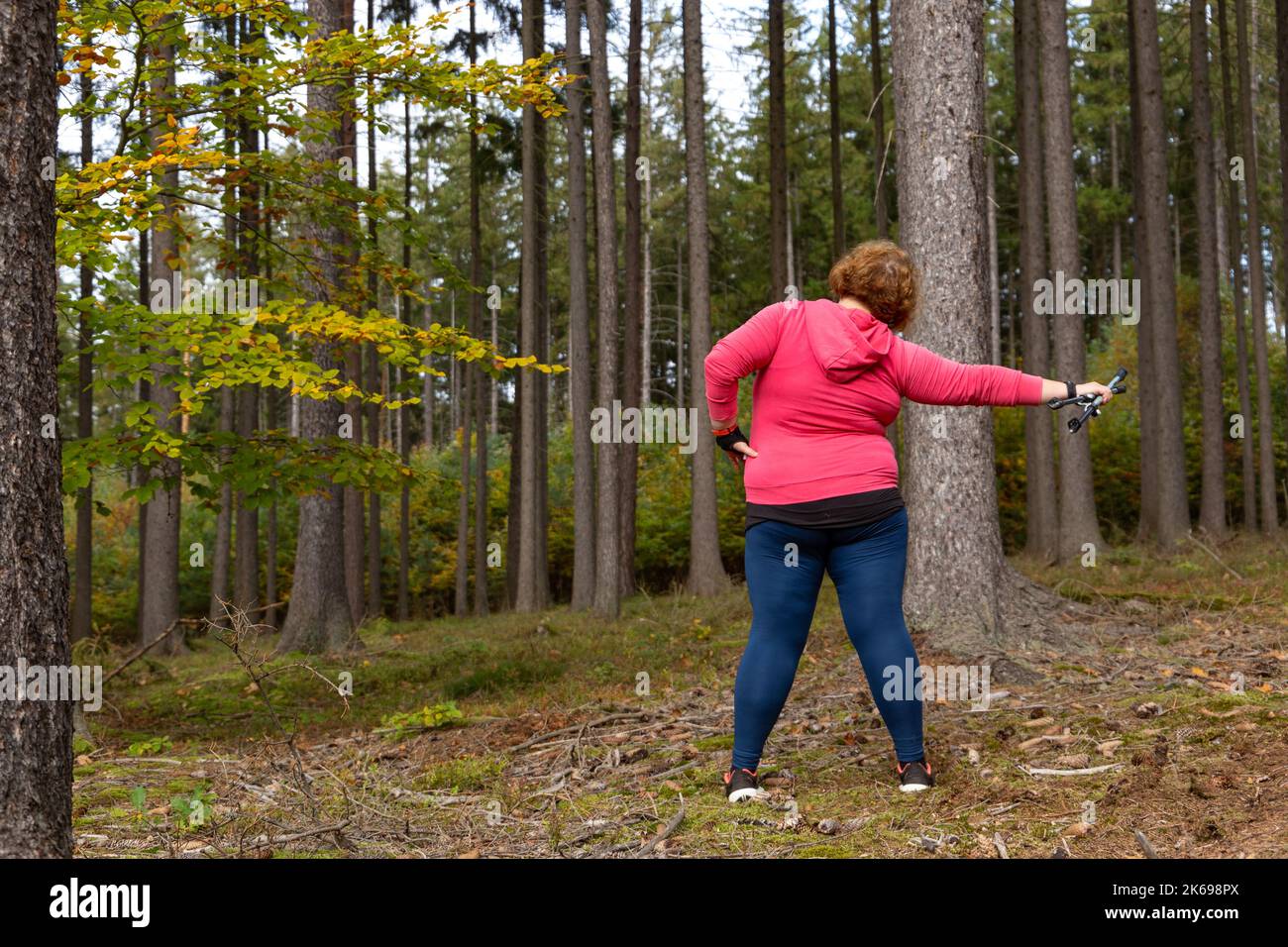 Reife kurvige frau -Fotos und -Bildmaterial in hoher Auflösung – Alamy