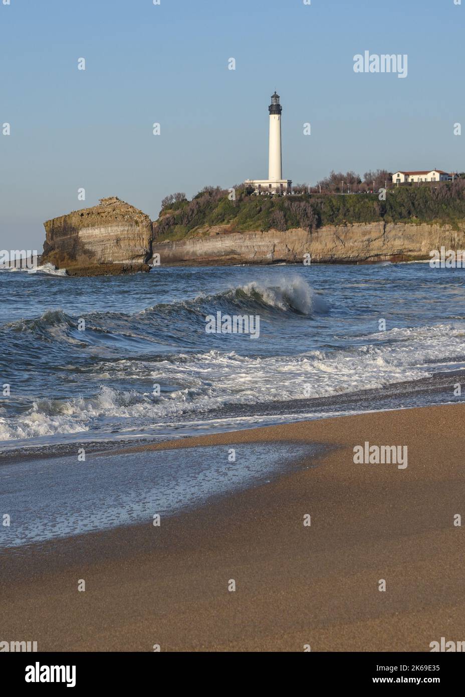 Biarritz, Frankreich - 15. Januar 2023: Winteransicht des Phare de ...