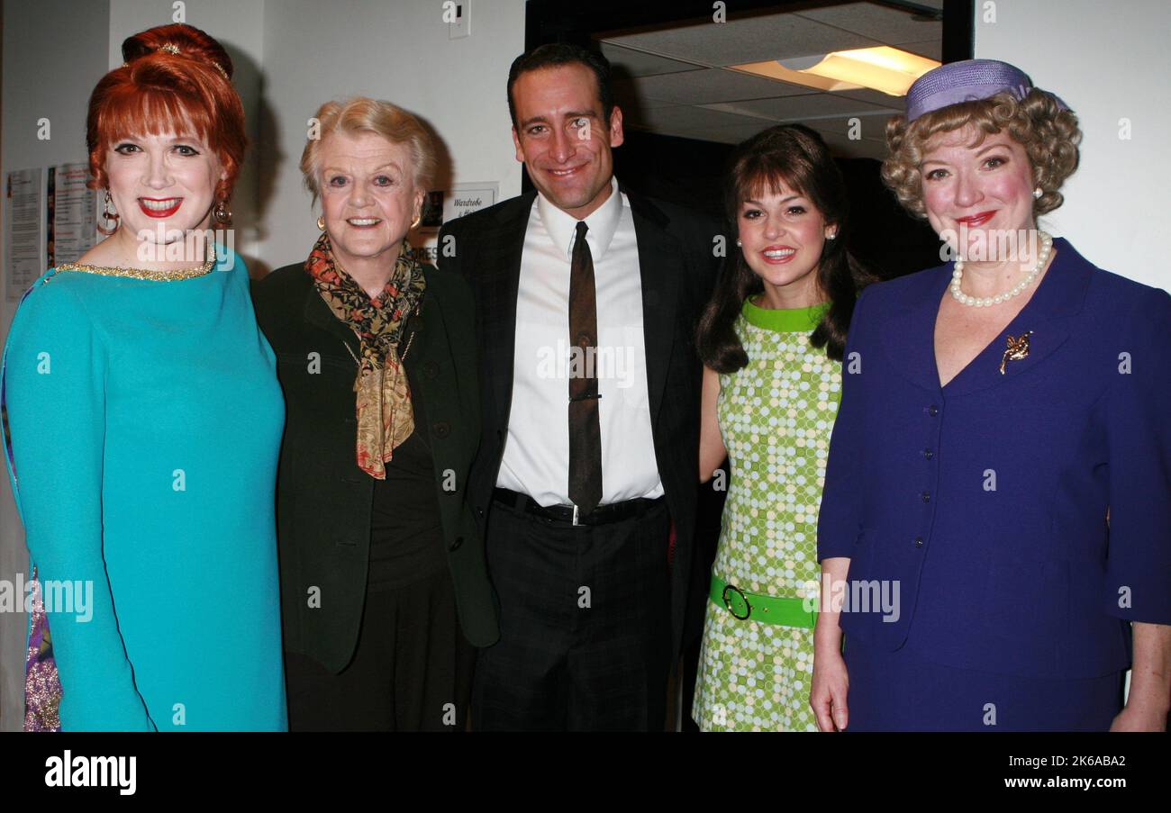 Angela Lansbury besucht Charles Bush, Chris hoch, Ashley Morris und ...