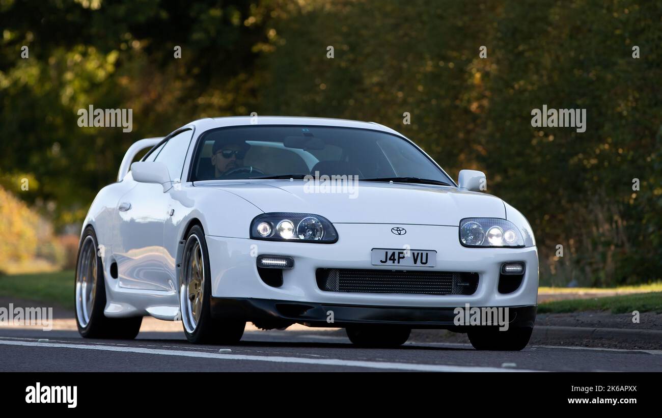 1994 weißer Toyota Supra Oldtimer Stockfotografie - Alamy