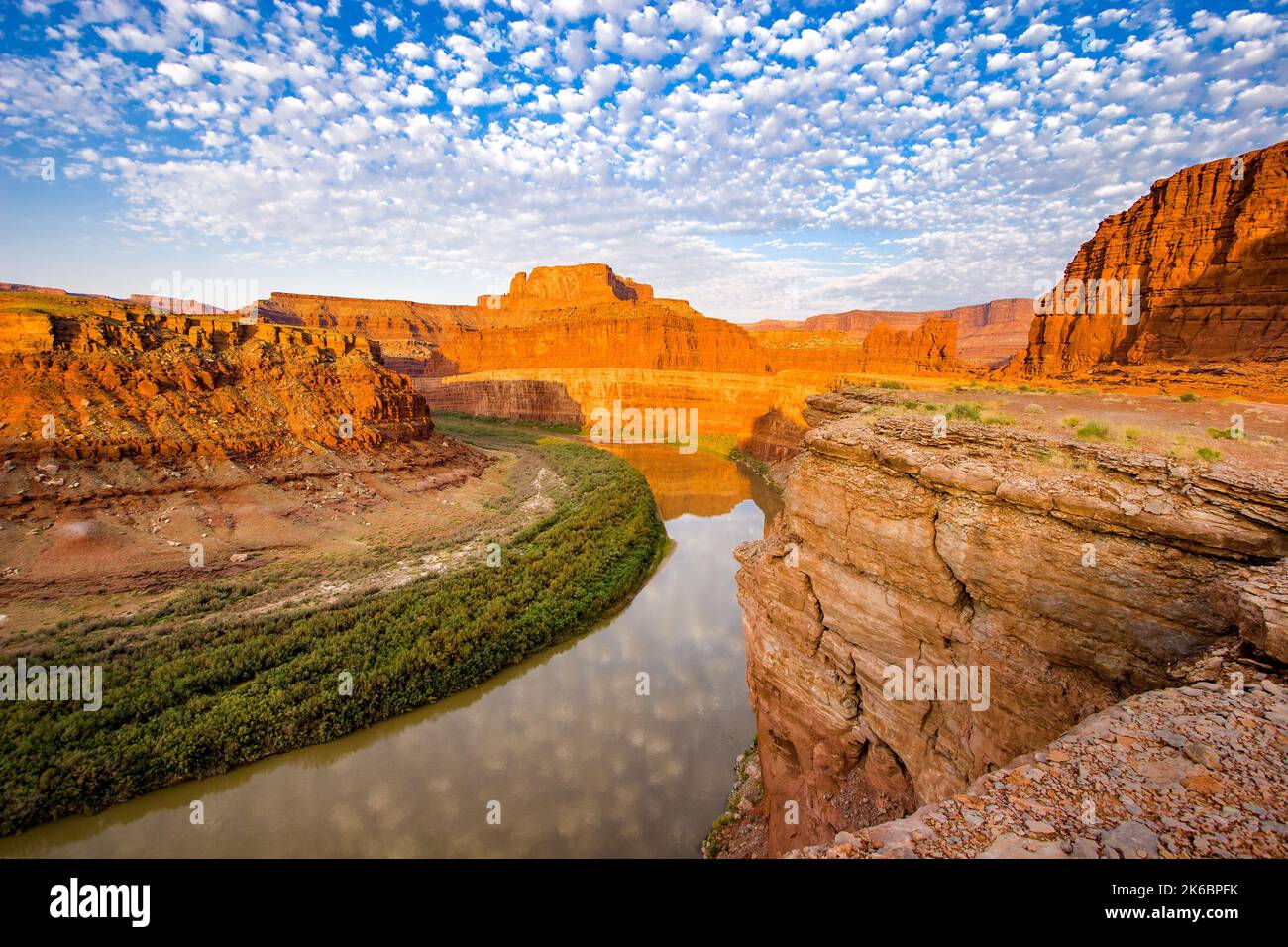 Sonnenaufgang über dem Goose Neck des Colorado River im Meander Canyon ...