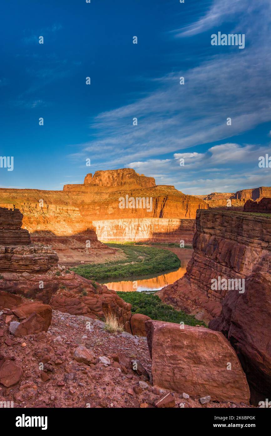 Sonnenaufgang über dem Goose Neck des Colorado River im Meander Canyon ...