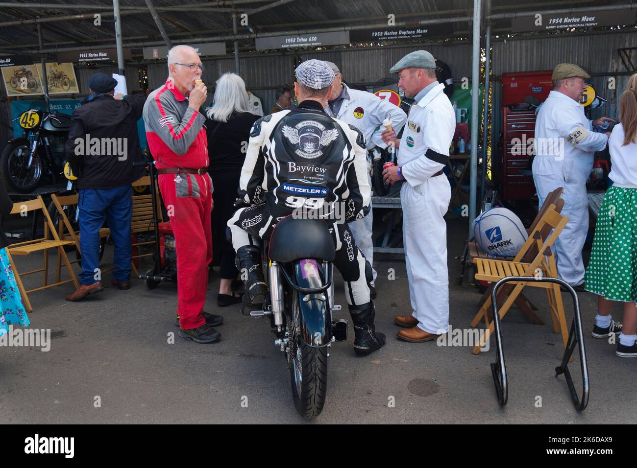 Fahrer Duncan Fitchett oder Jeremy McWilliams sitzen auf einem 1952 ...
