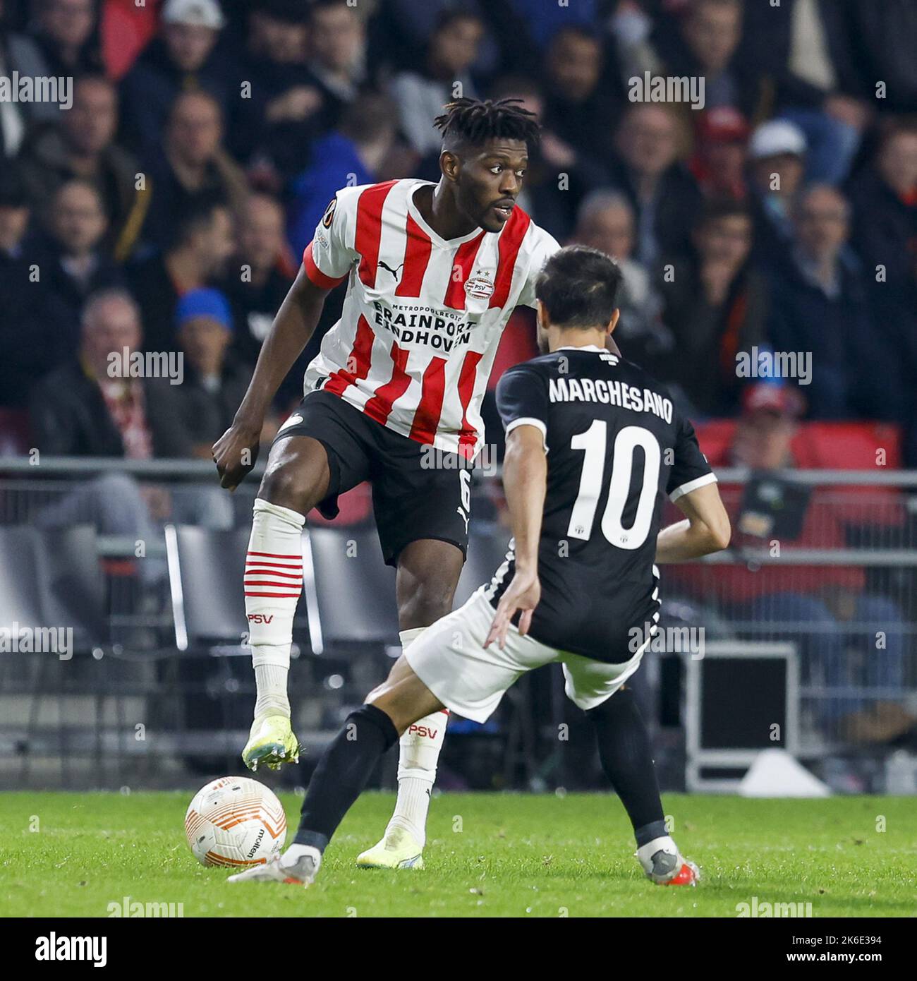 EINDHOVEN , 13-10-2022 , Philips Stadion , Niederländischer Fußball ...