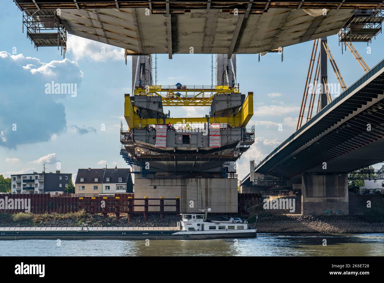 Neubau der Autobahnbrücke Neuenkamp an der A40, über den Rhein bei ...