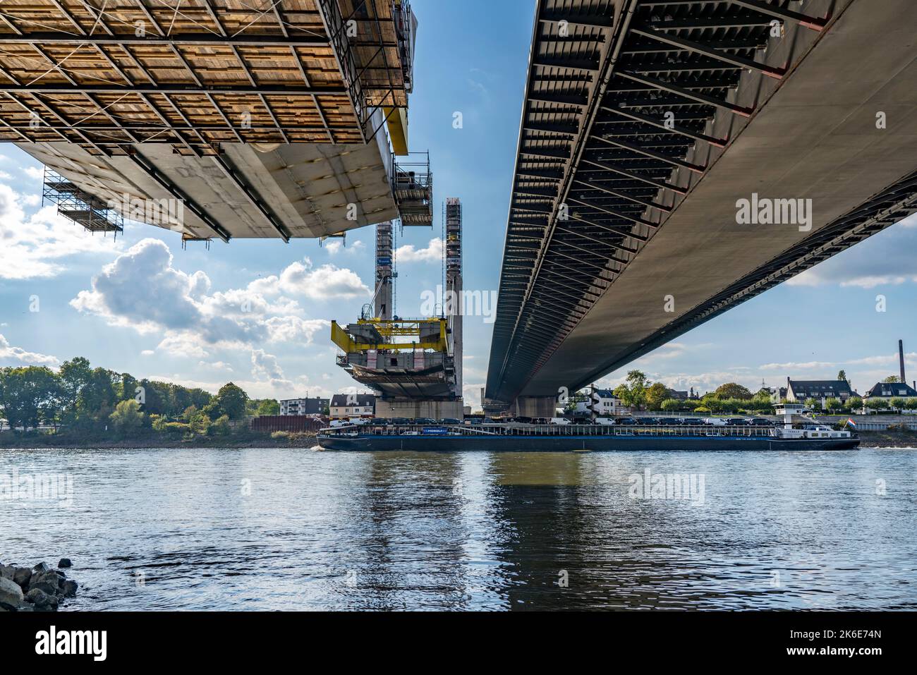 Neubau der Autobahnbrücke Neuenkamp an der A40, über den Rhein bei ...