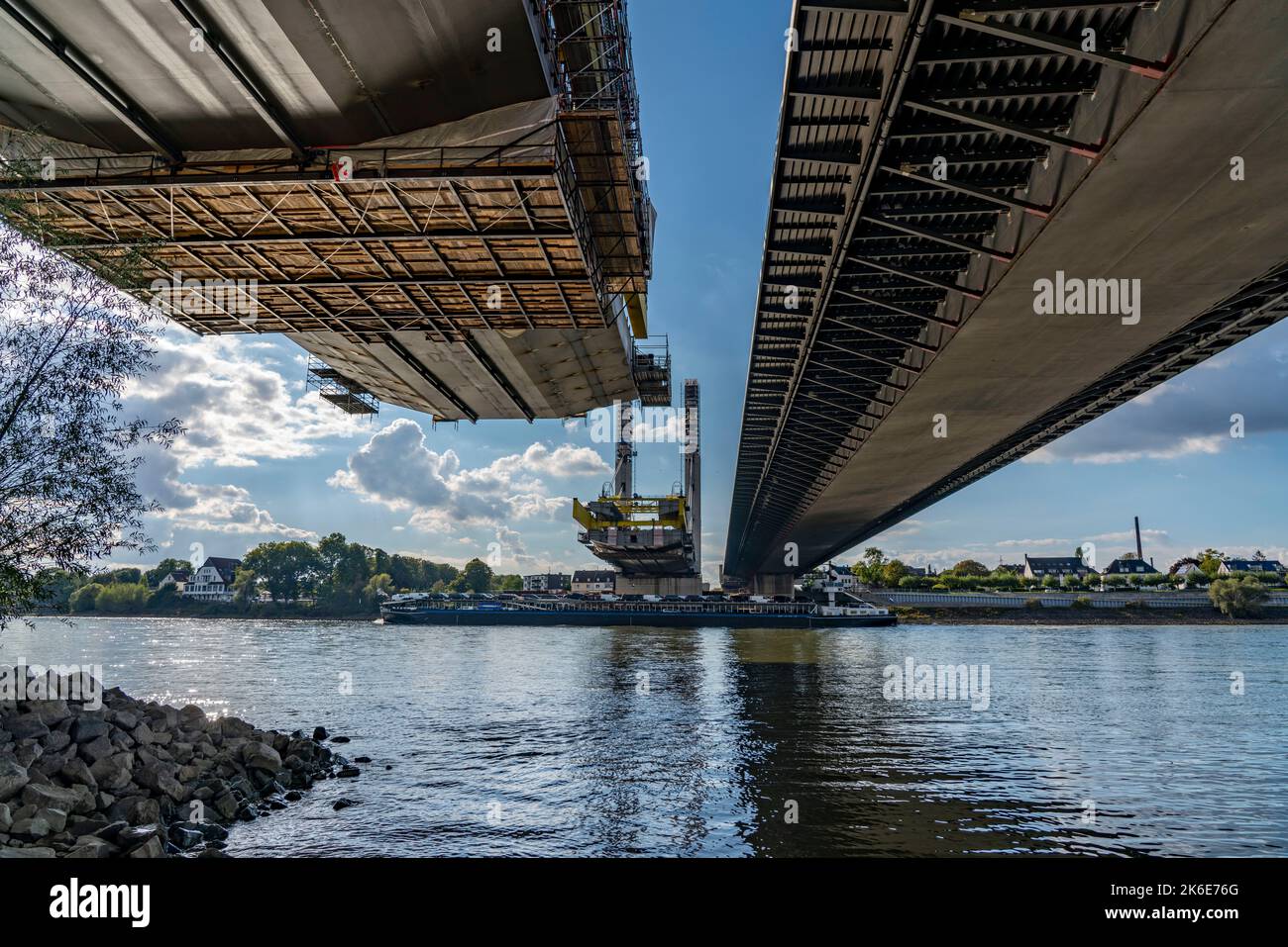 Neubau der Autobahnbrücke Neuenkamp an der A40, über den Rhein bei ...