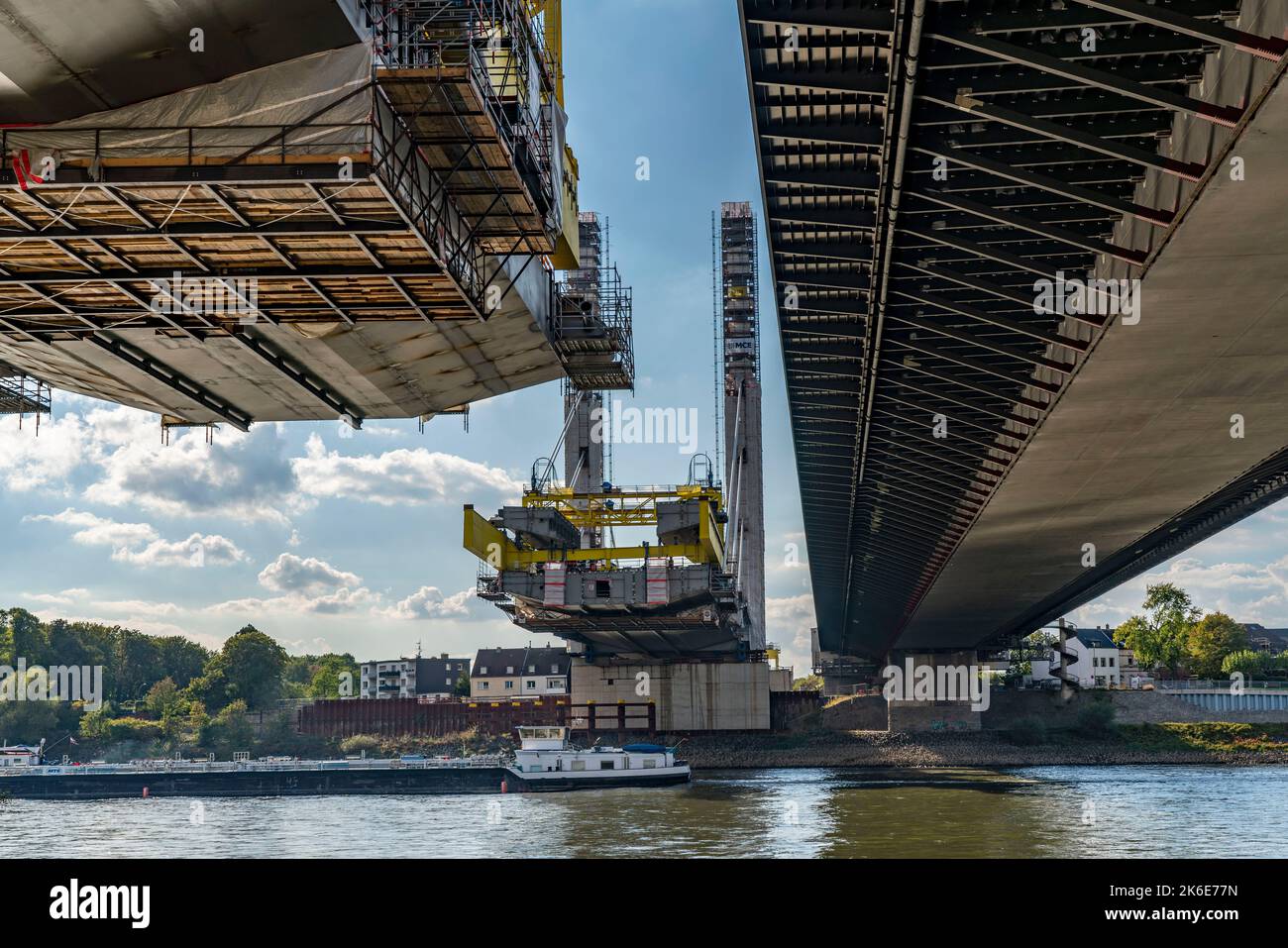 Neubau der Autobahnbrücke Neuenkamp an der A40, über den Rhein bei ...