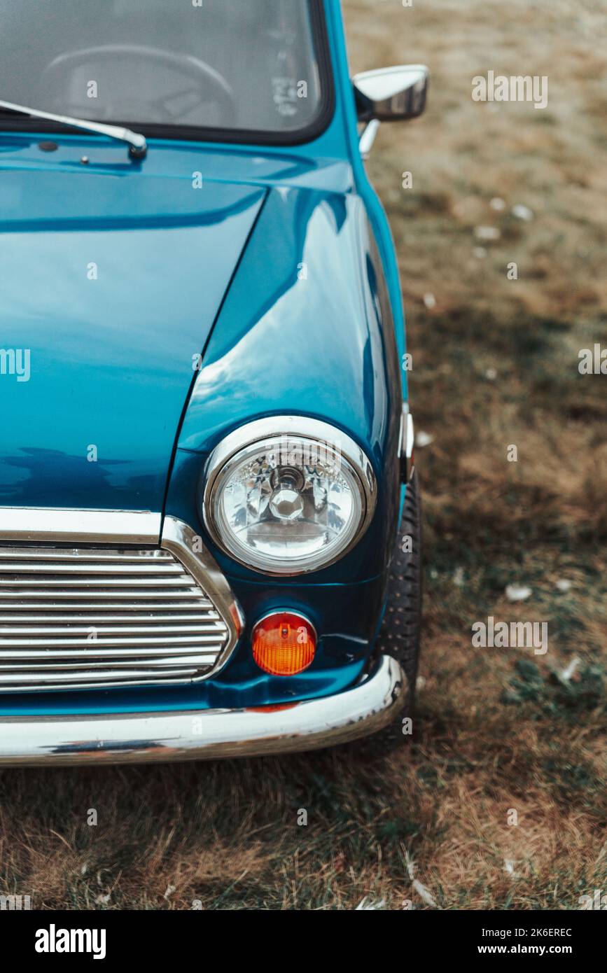 Auto autos vorne hinten -Fotos und -Bildmaterial in hoher Auflösung – Alamy