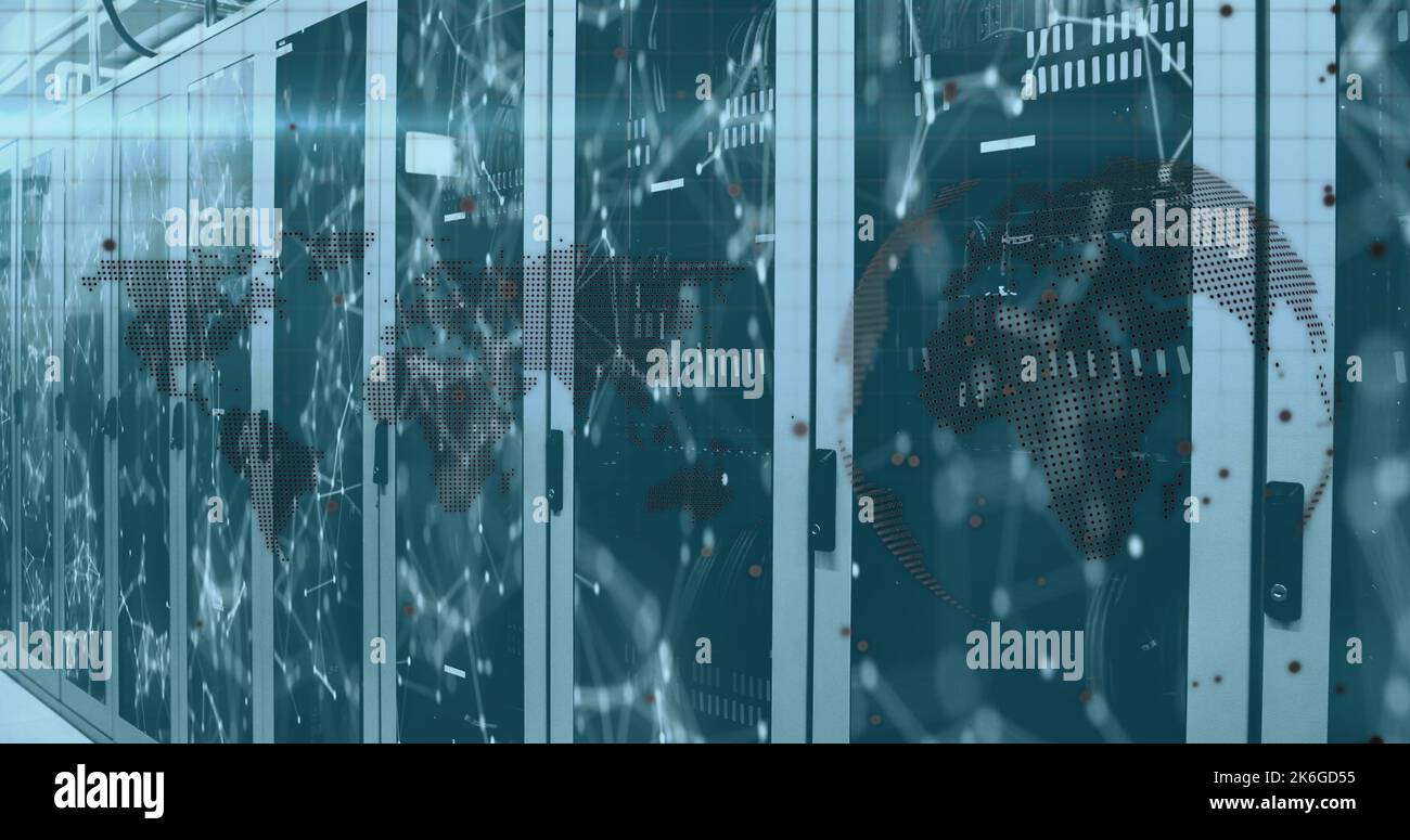 Bild der Datenverarbeitung mit sich drehendem Globus und Weltkarte vor ...