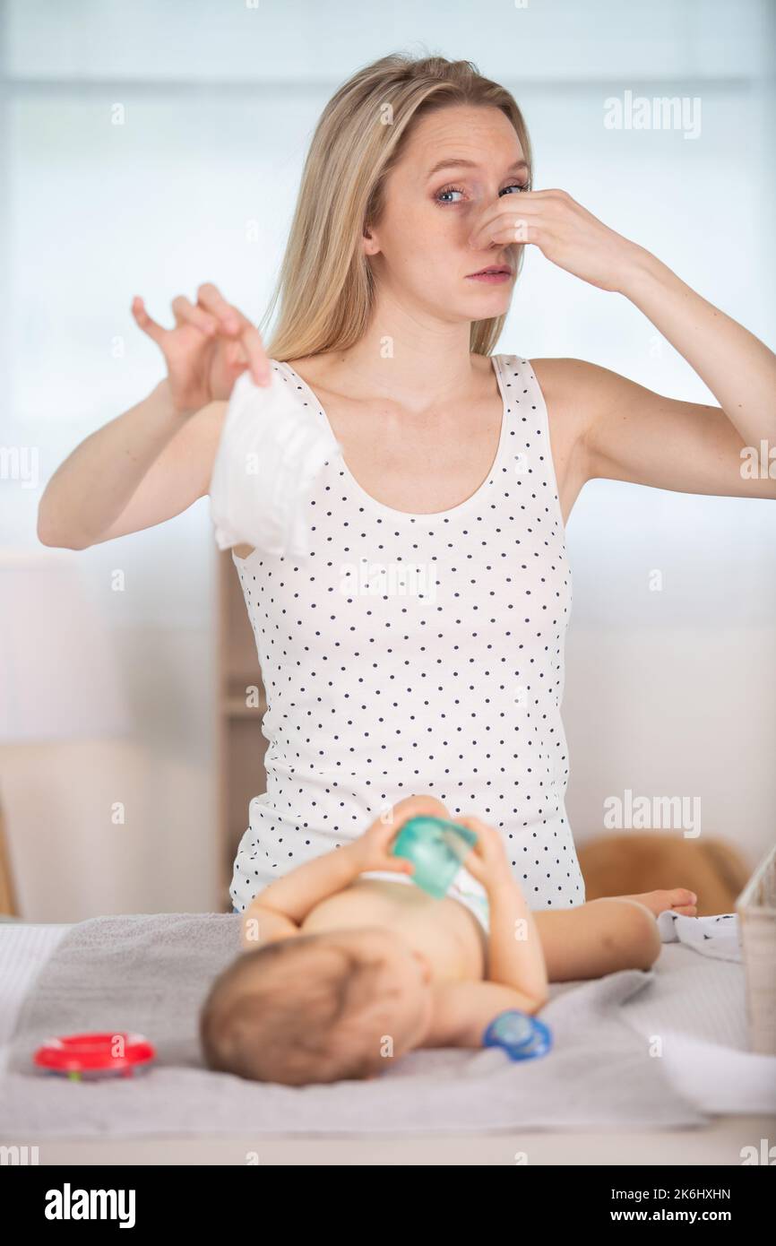 Smutzige windel -Fotos und -Bildmaterial in hoher Auflösung – Alamy