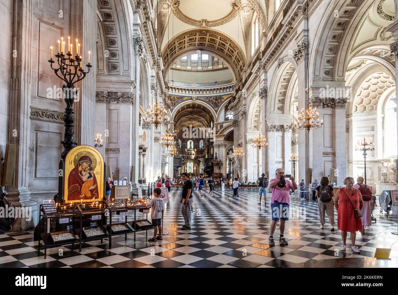 Innenraum der st pauls kathedrale -Fotos und -Bildmaterial in hoher Auflösung – Alamy