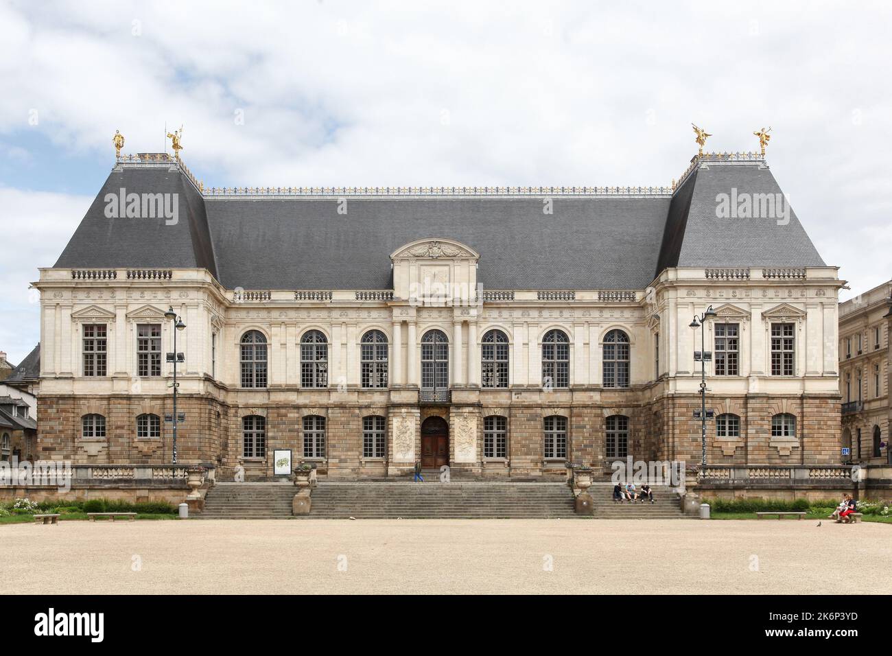 Rennes, Frankreich - 26. Juni 2016: Fassade des Palastes des Parlaments ...