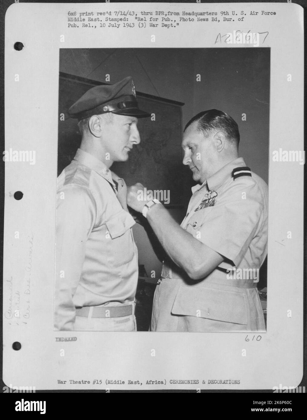 AMERIKANISCHER KAMPFFLUGZEUG-PILOT AUSGEZEICHNET: Der Distinguished ...