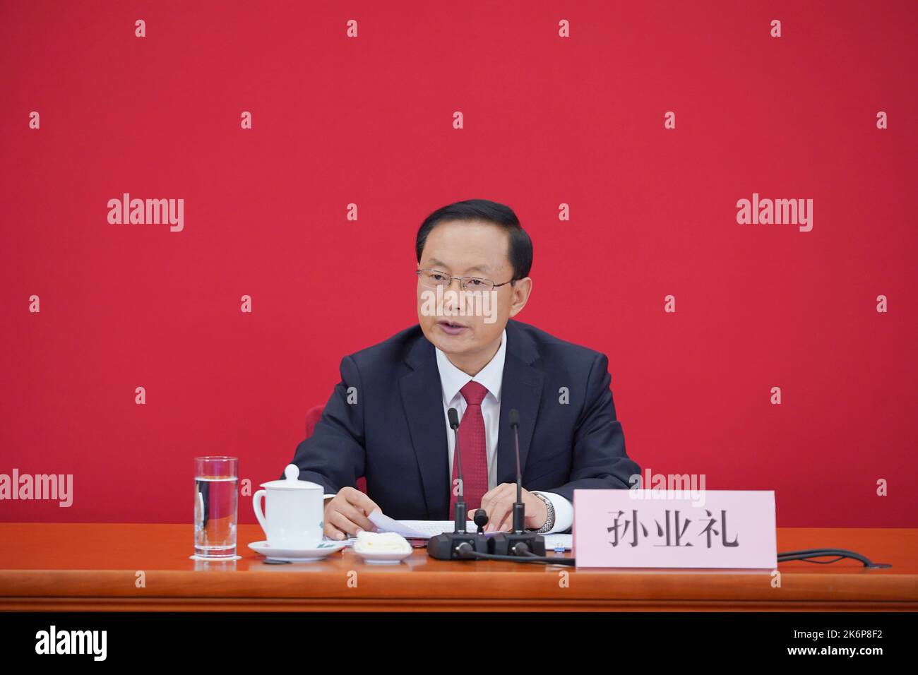 Peking, China. 15. Oktober 2022. Sun Yeli, Sprecher des Nationalen ...