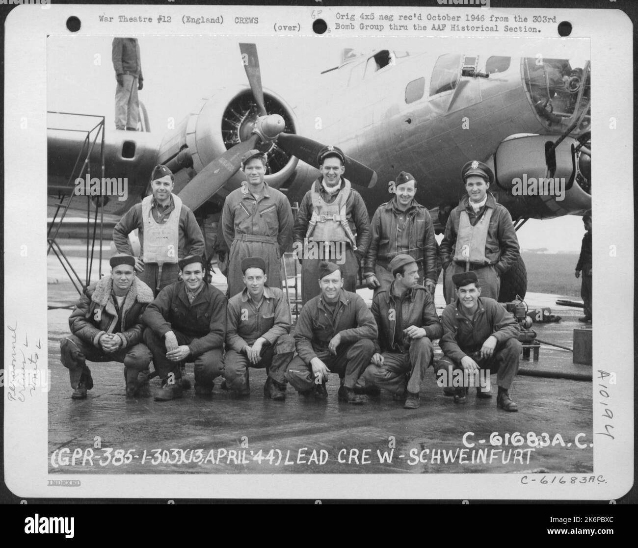 LT. Long und die führende Besatzung bei der Bombardierung der Mission ...