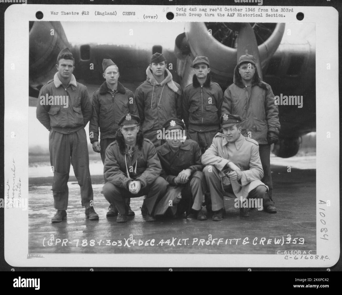 LT. Proffitt und Crew der 359Th Bomb Squadron, 303. Bomb Group mit Sitz ...